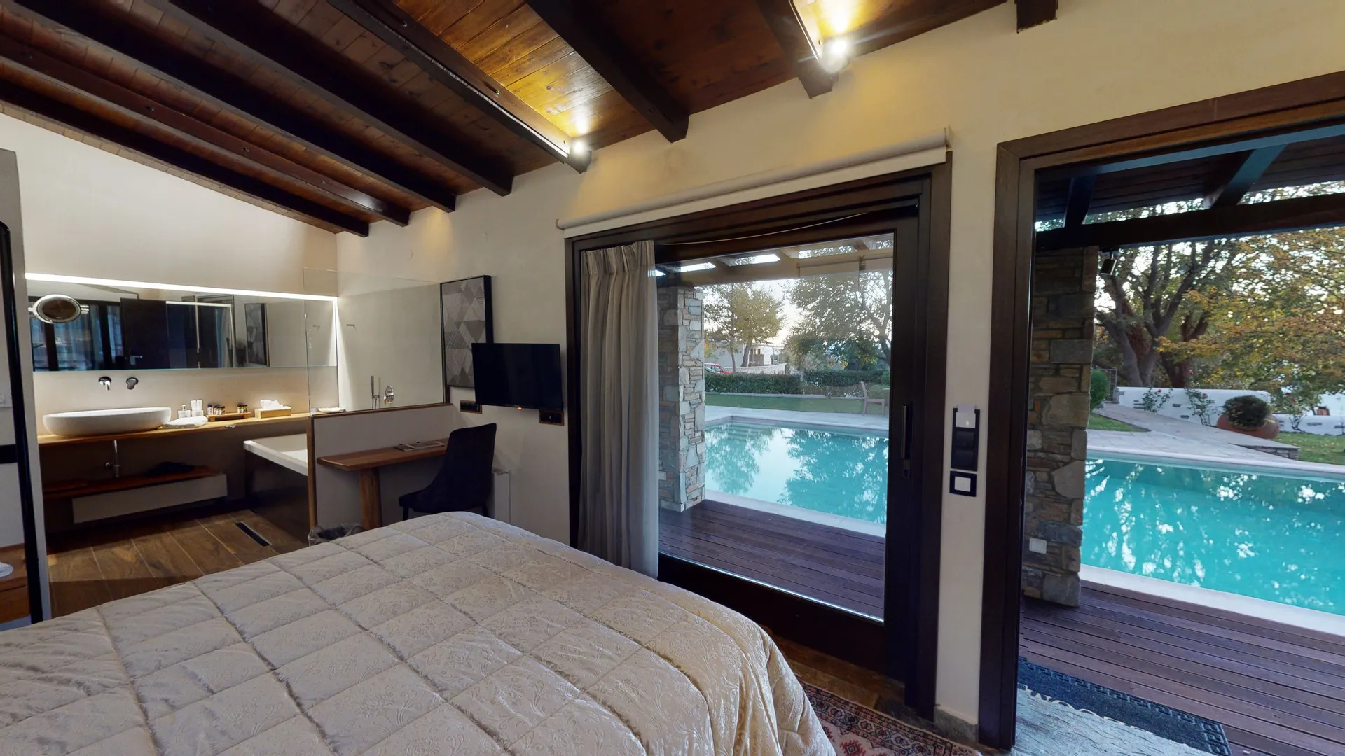 Executive Suite | Accommodation | Valeni Boutique Hotel | Portaria ...